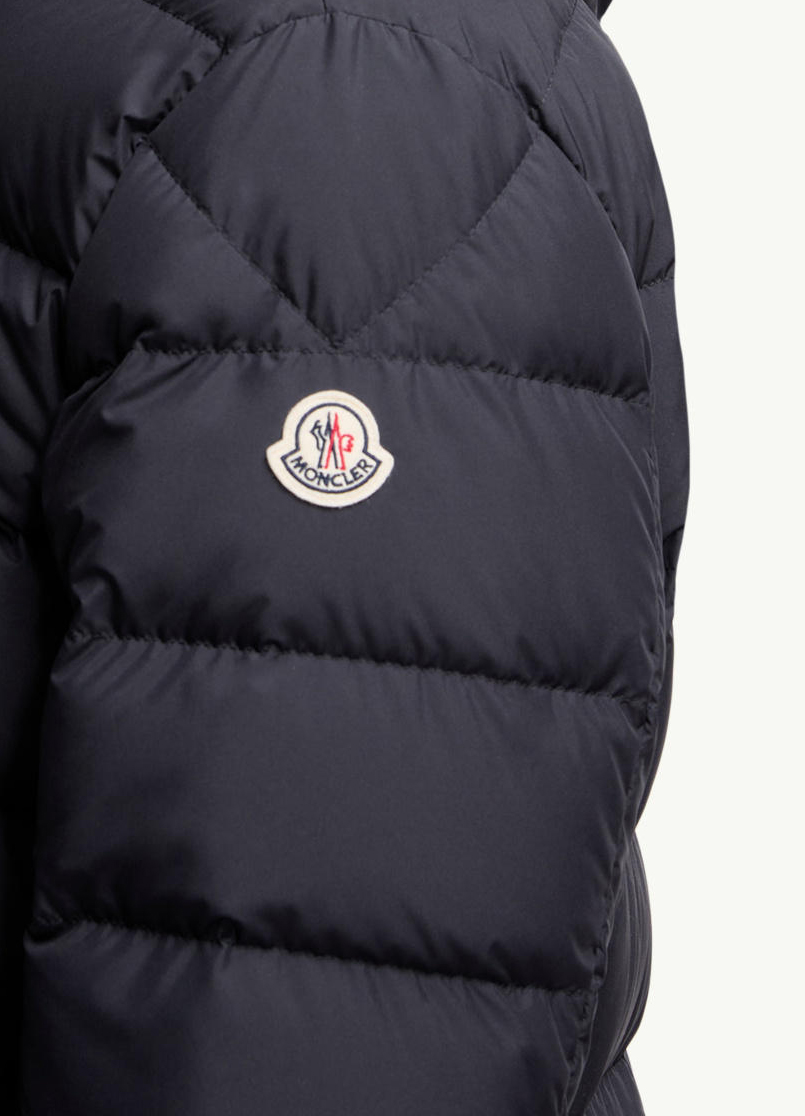 Moncler Jacka – Köp vinterjackor & dunjackor från Moncler | NK